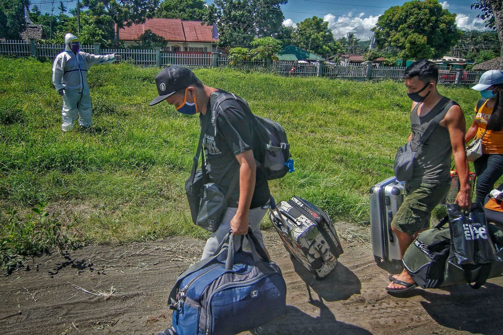 Joblessness forces Manila’s poor workers back to provinces